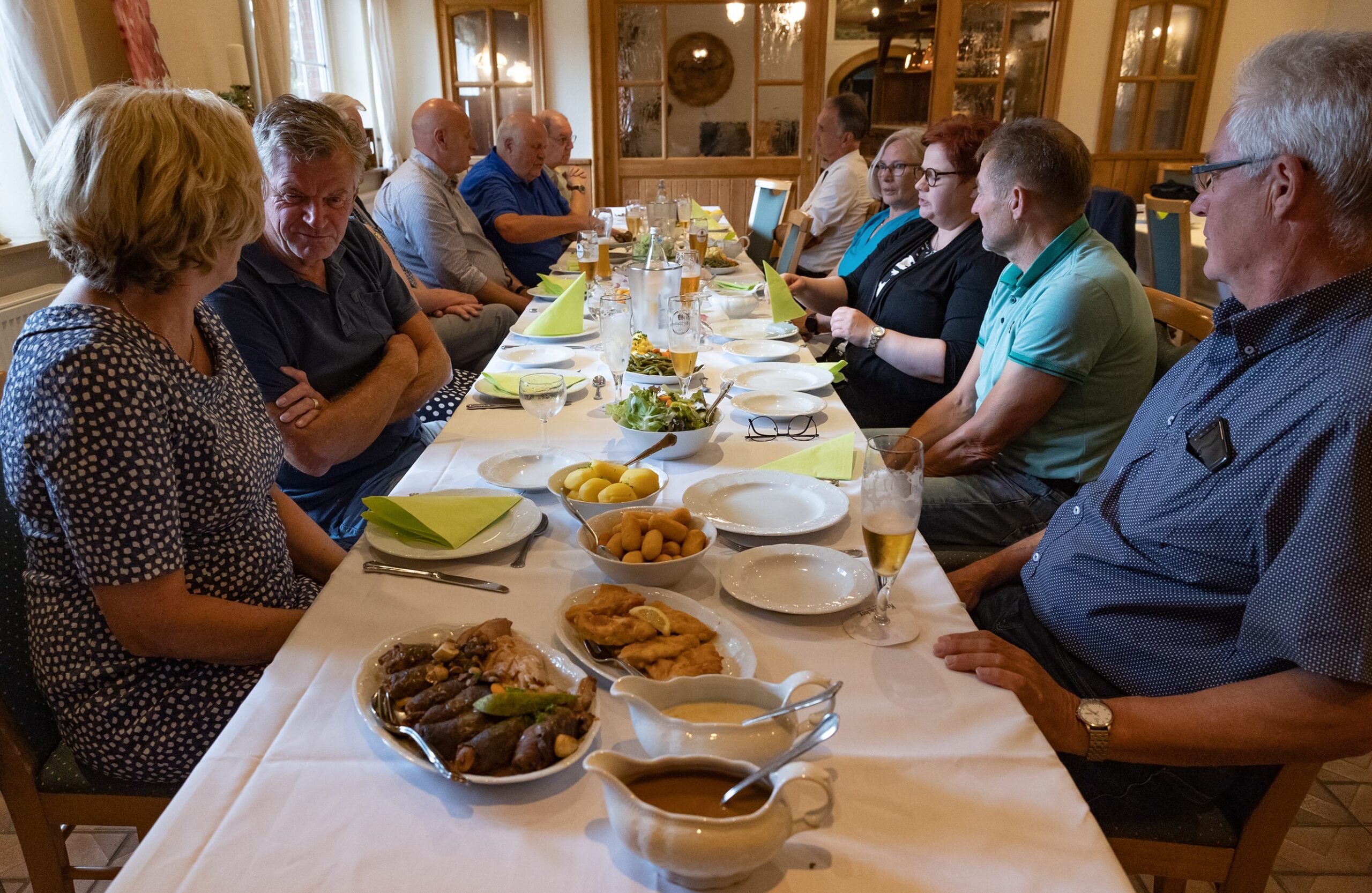 Zweiter Ehemaligentreff im WTD-traditionellen Gasthof Robbers in Tinnen ...